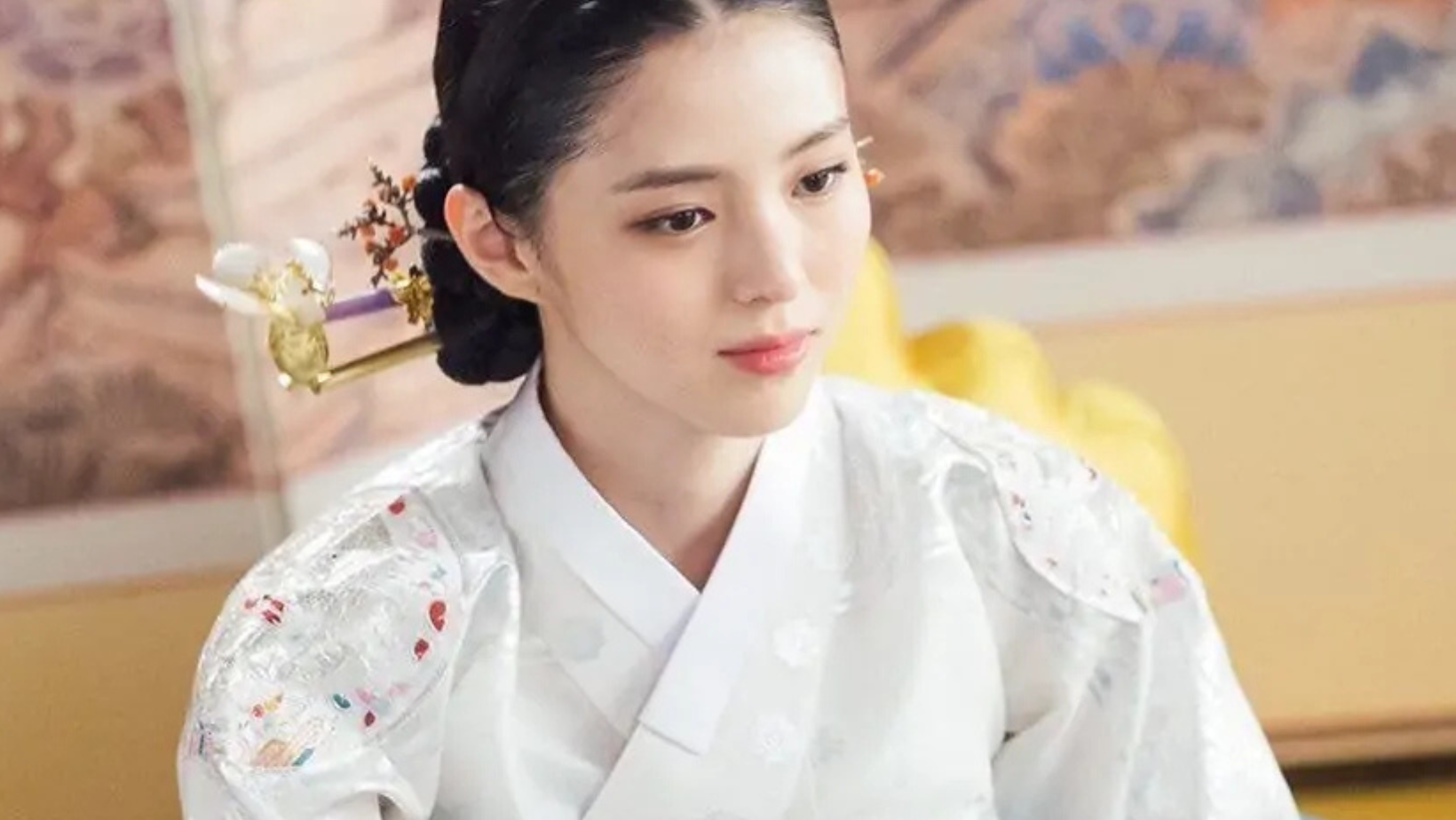 Han So Hee Draws Praise for Pulling Off Hanbok Look in Newly Shared Photos