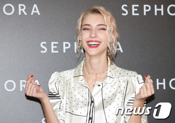 Stephanie Michova, Jessica Jung and Other Korean Artist Together in an ...